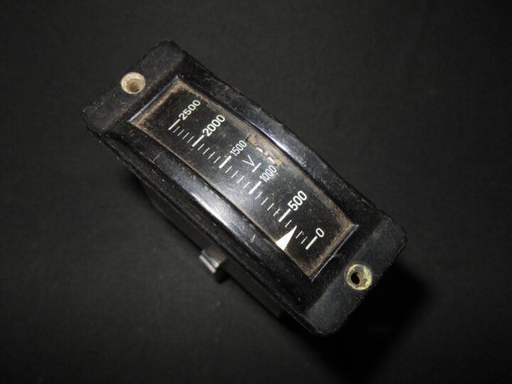 WW2 German Wehrmacht – ELECTRICAL VOLTMETER – RADIO EQUIPMENT – RARE!